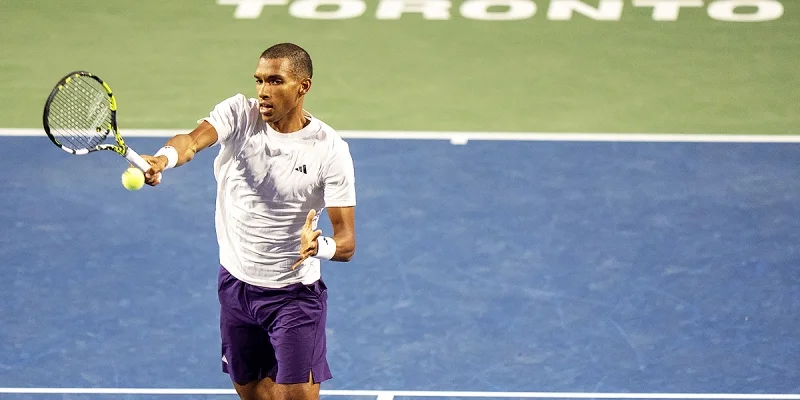 Felix Auger Aliassime vs Benjamin Bonzi Predicción y Consejos de apuestas (13.08.2025)